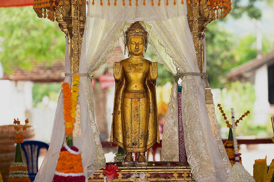 Top 6 Dos & Don'ts in Laos Tradition & Culture - Laos Tours